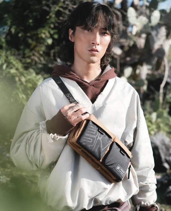 Buy Skinarma JAGER Ripstop Nylon Cargo-Pocket Crossbody Bag in Qatar ...